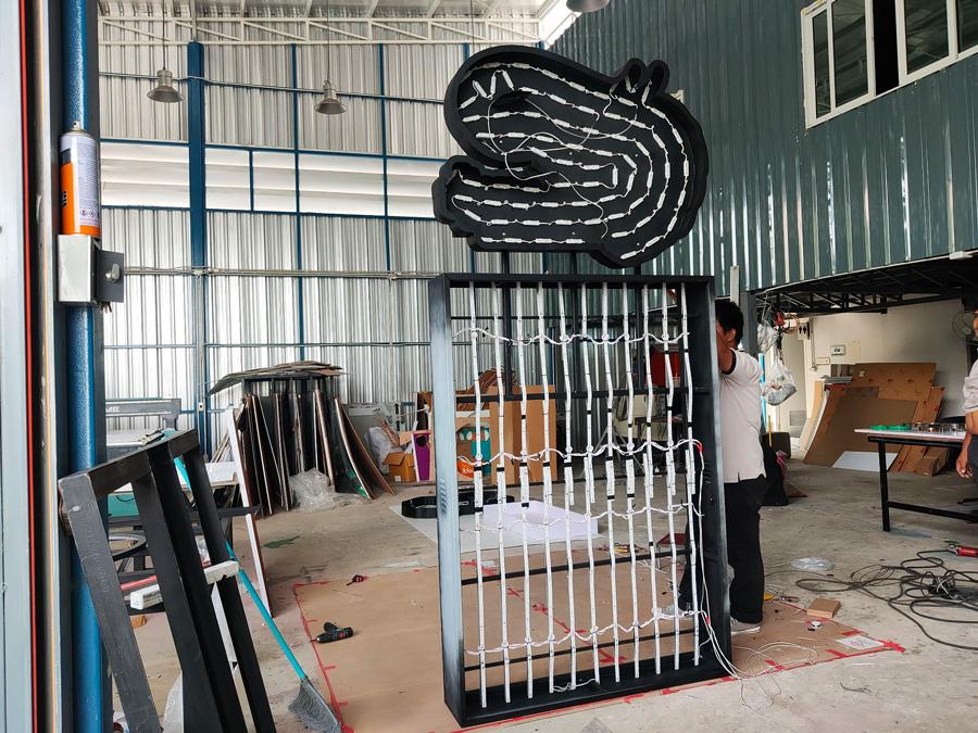 metal lightbox with wheel | waterproof | outdoor | custom design