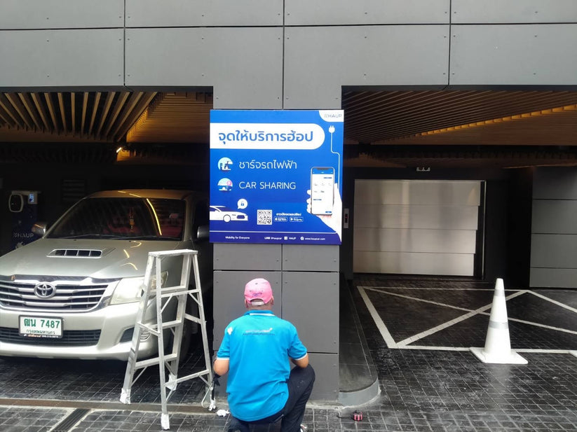 Service signs, storefront signs, metal letters, and light signs.